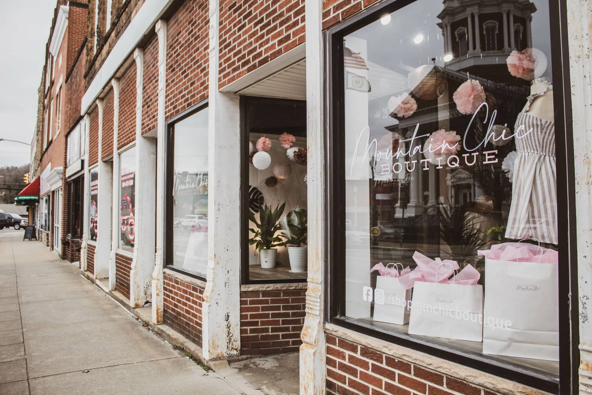 Cheers! Sales, mimosas and happy shoppers abound at Mountain Chic ...