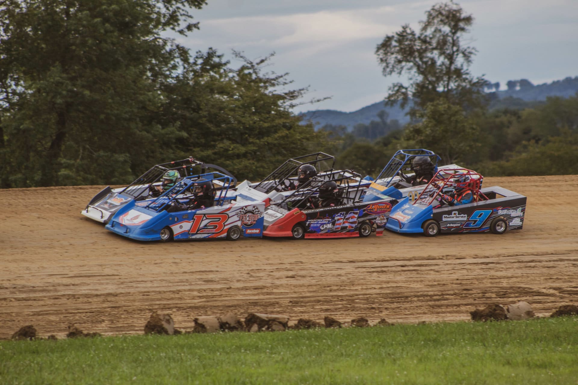 Elkins Raceway hosts second Autograph and Picture Night of the season