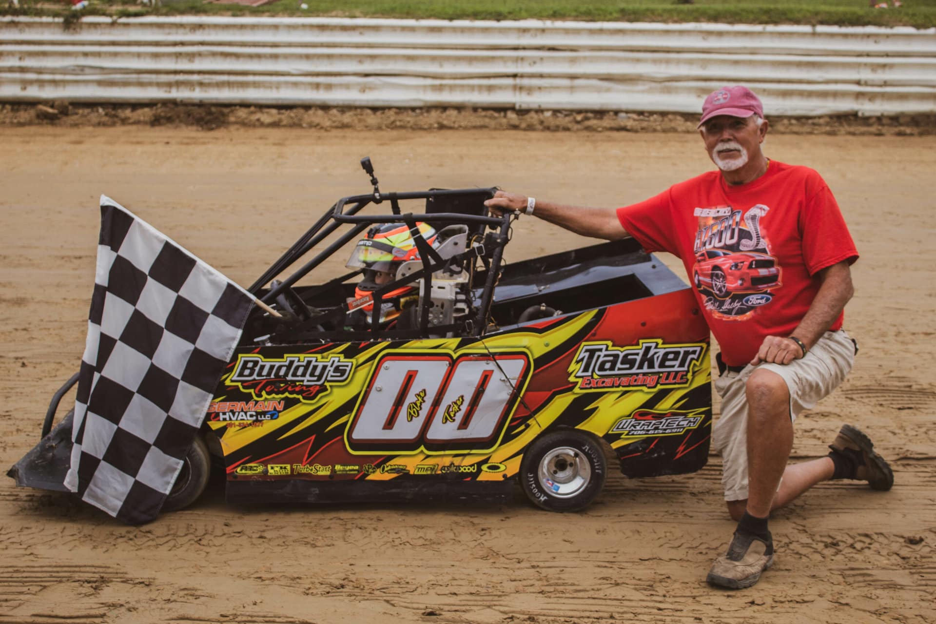 Elkins Raceway hosts second Autograph and Picture Night of the season
