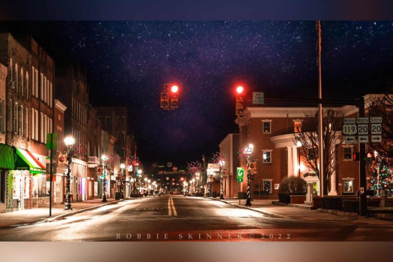 Decorating committee proposes new holiday lights for Main Street